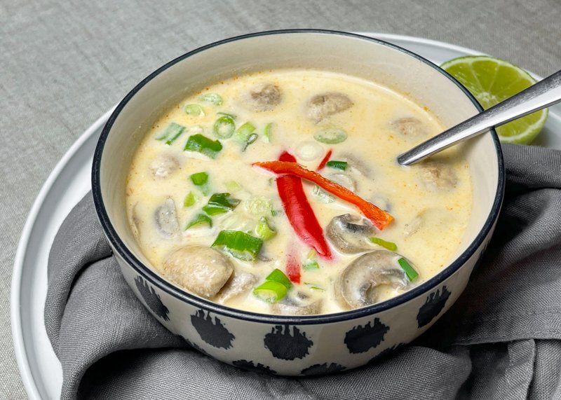 Tom Kha Gai (Thailändsk Kycklingsoppa) - Tinis Kitchen